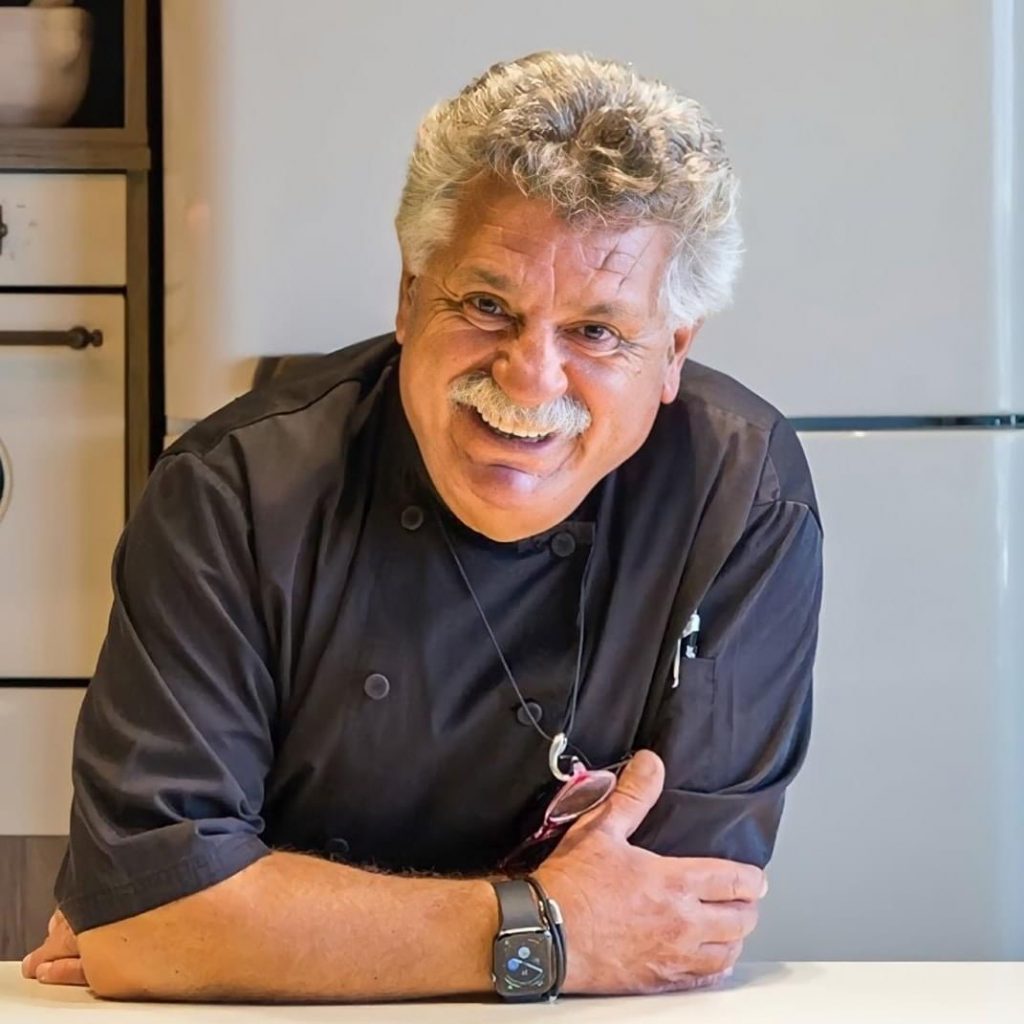 Λευτέρης Λαζάρου: Να Αγγίζεις την Παράδοση και να την Εξελίσσεις | αθηΝΕΑ