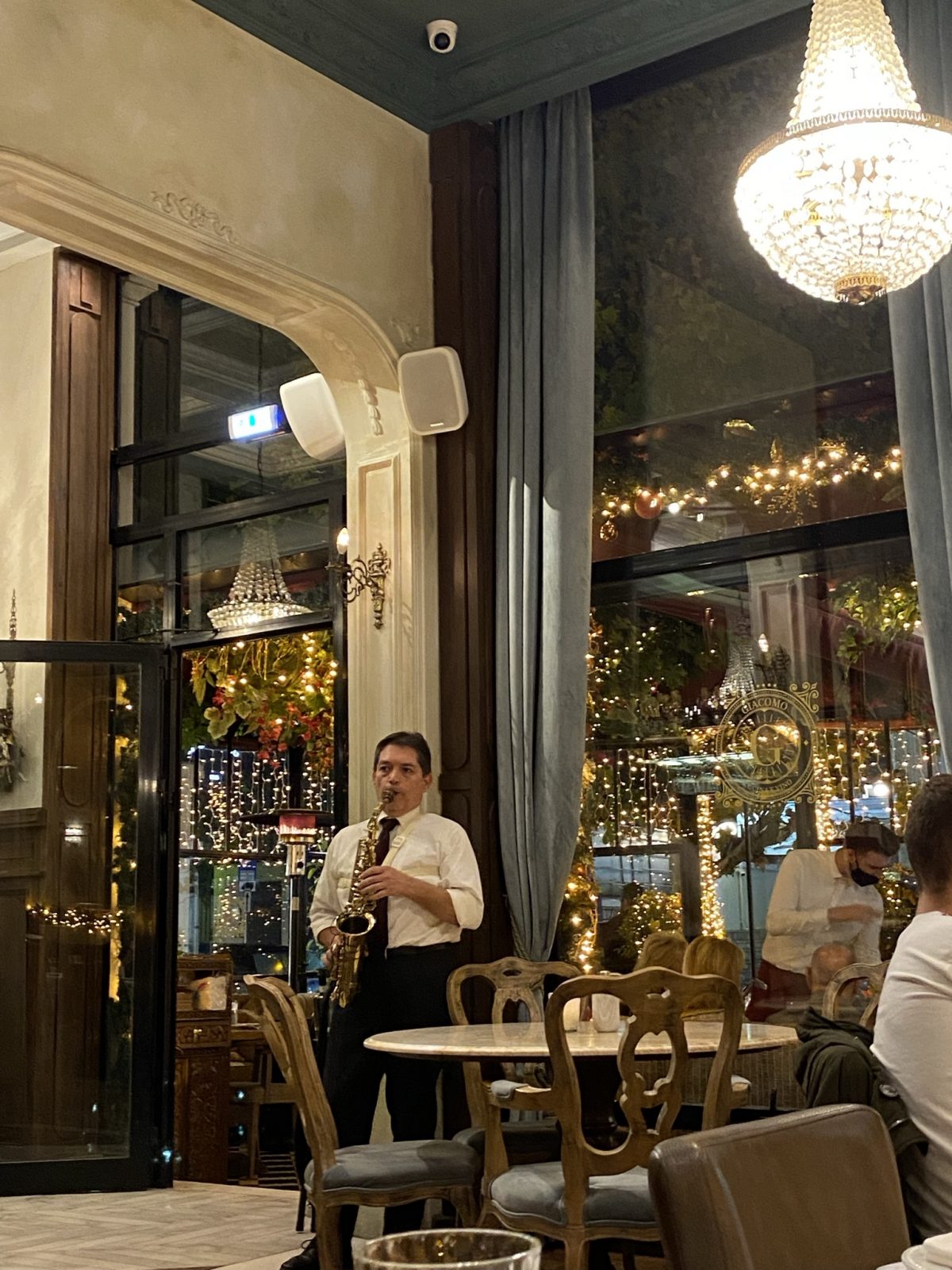 Giacomo Κηφισιά: La Dolce Vita σε Ατμόσφαιρα και σε Φαγητό | αθηΝΕΑ